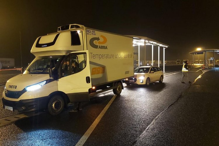 Primele doze de vaccin Moderna au ajuns în România - Lumea Presei